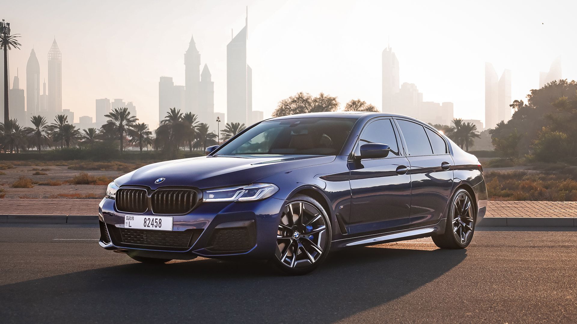 Прокат BMW 530i M в Дубае - Аренда БМВ 530i M с водителем и без | Trinity Rental