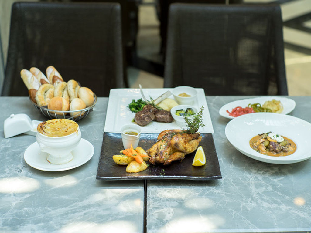 Lady L Garden Bistro | ดูข้อมูลที่เที่ยวบน TripNiceDay