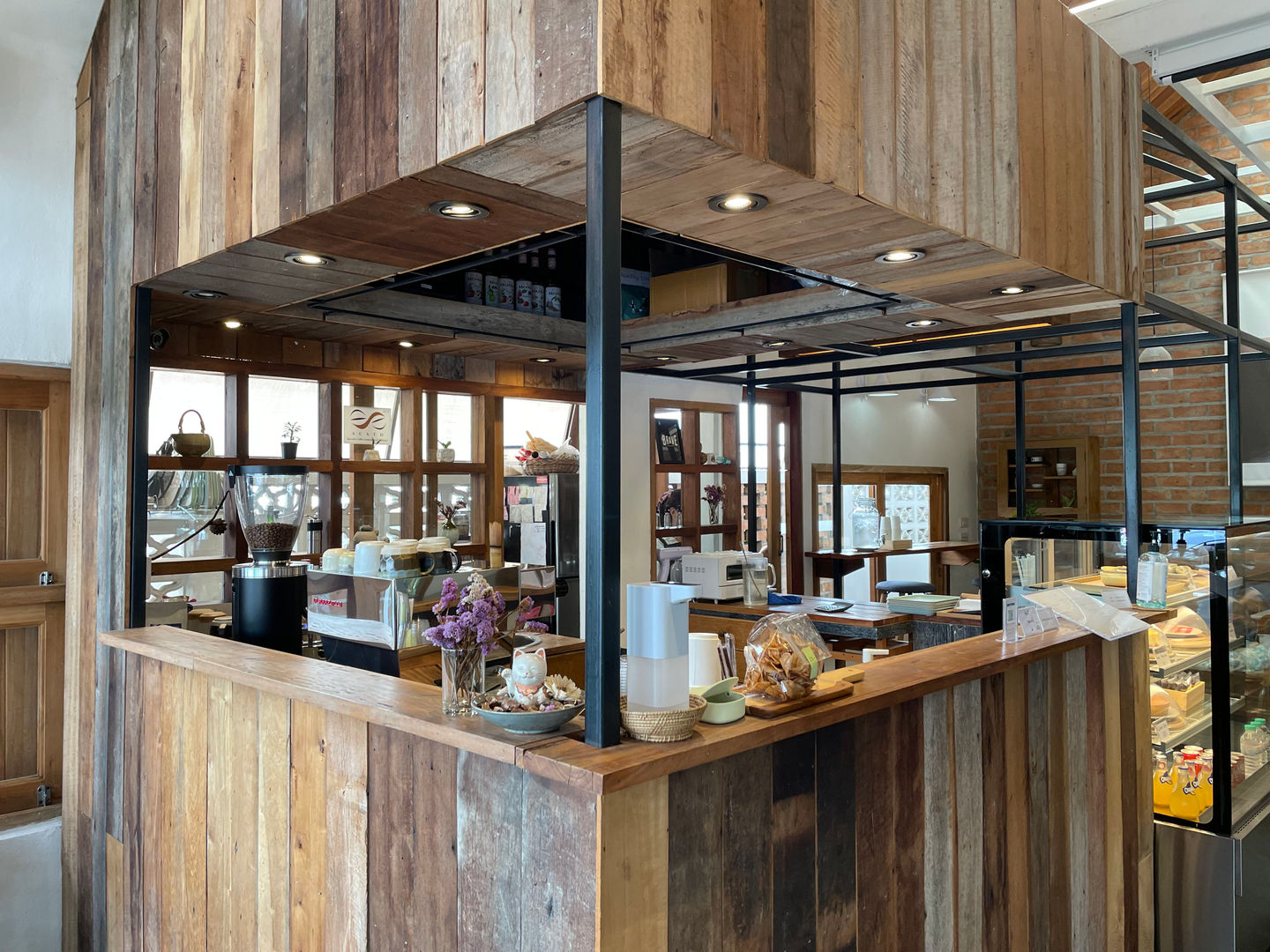 Laan-Tim Cafe' & Gallery | Find & View Tourist Attractions on Tripniceday