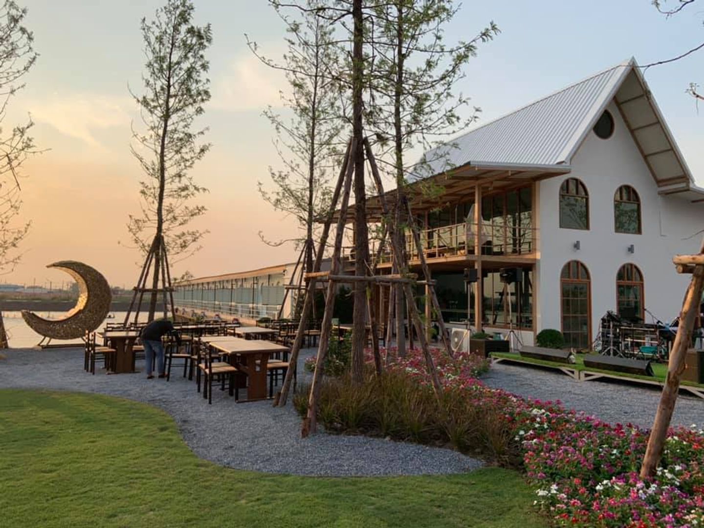 อากาศ R-gard cafe | ดูข้อมูลที่เที่ยวบน TripNiceDay