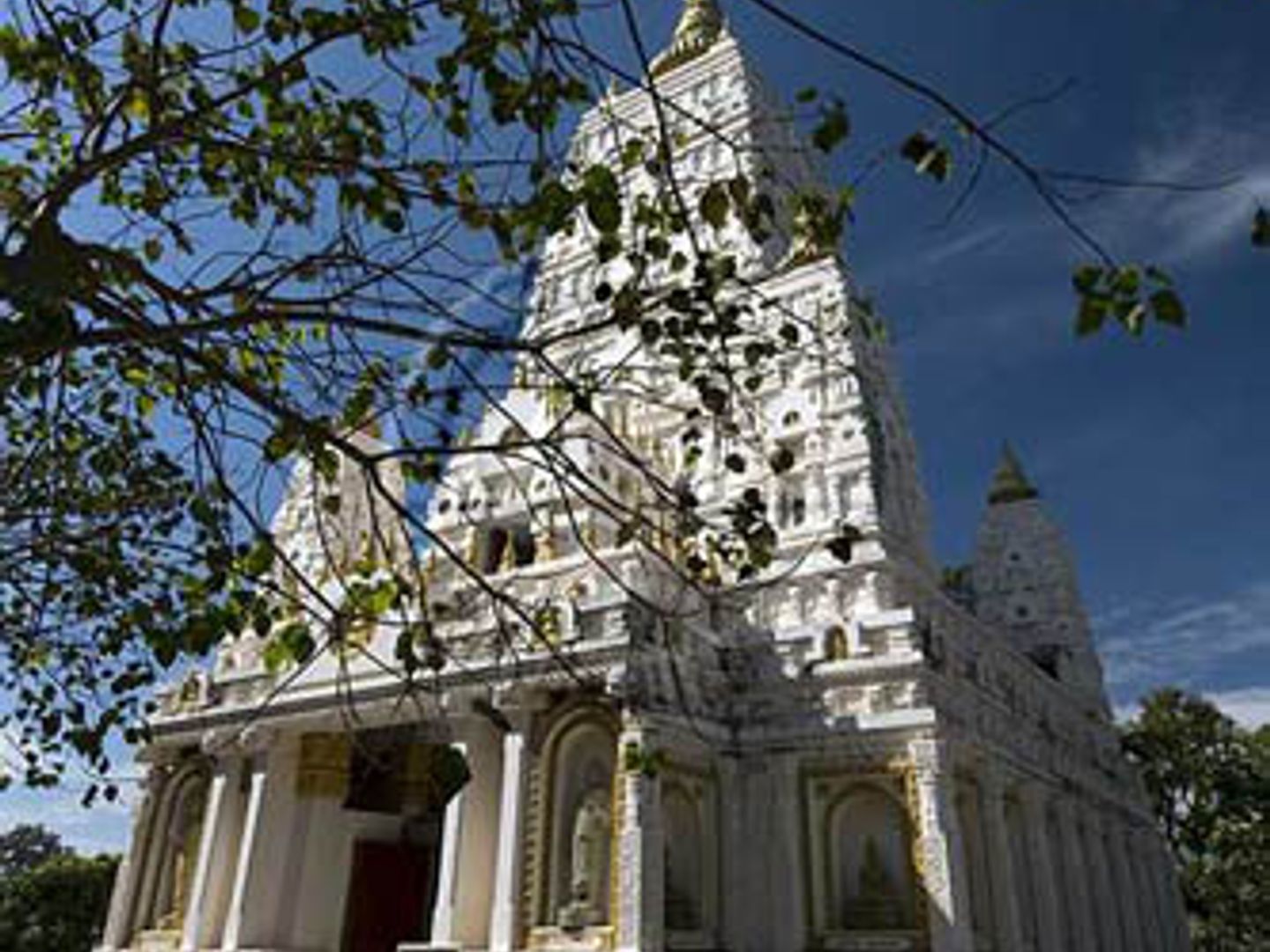 Wat Tham Aphai Damrongtham (Wat Tham Phuang) and Archan Wan Uttamo ...