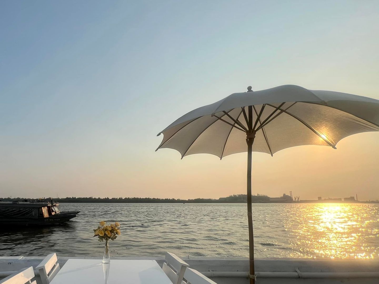 ChomChon ร้านอาหารชมชล วิวริมแม่น้ำเจ้าพระยา | ดูข้อมูลที่เที่ยวบน ...