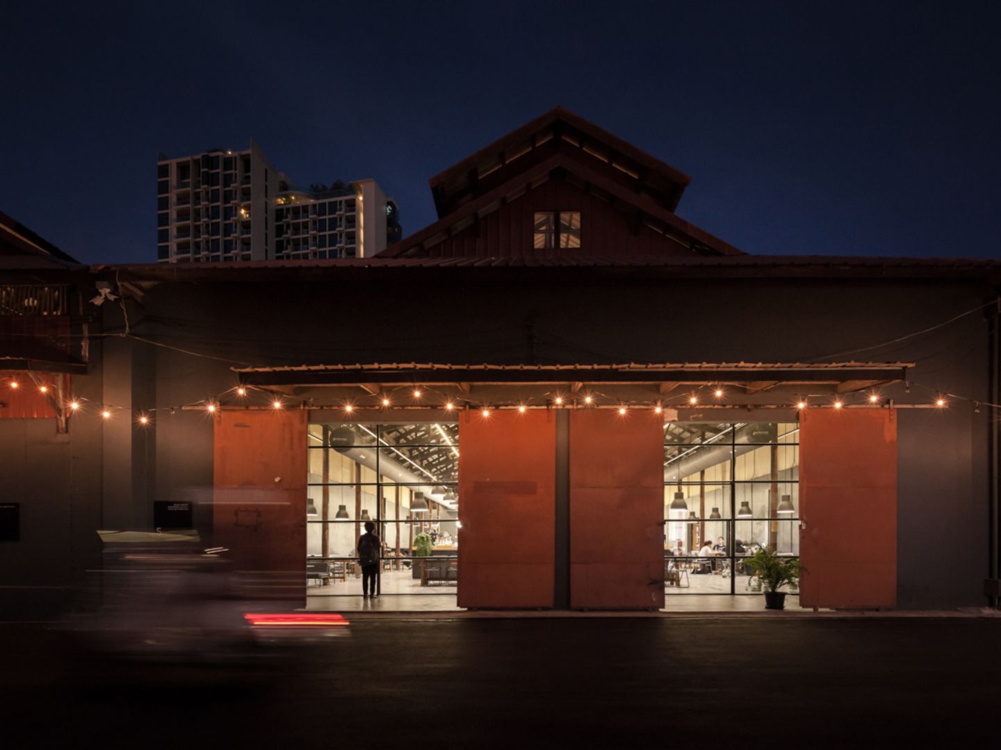 แวร์เฮาส์ 30 (Warehouse 30) | ดูข้อมูลที่เที่ยวบน TripNiceDay