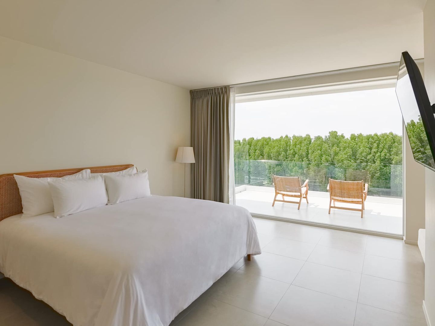 SALT Beach Hotel Rayong | ดูข้อมูลที่เที่ยวบน TripNiceDay