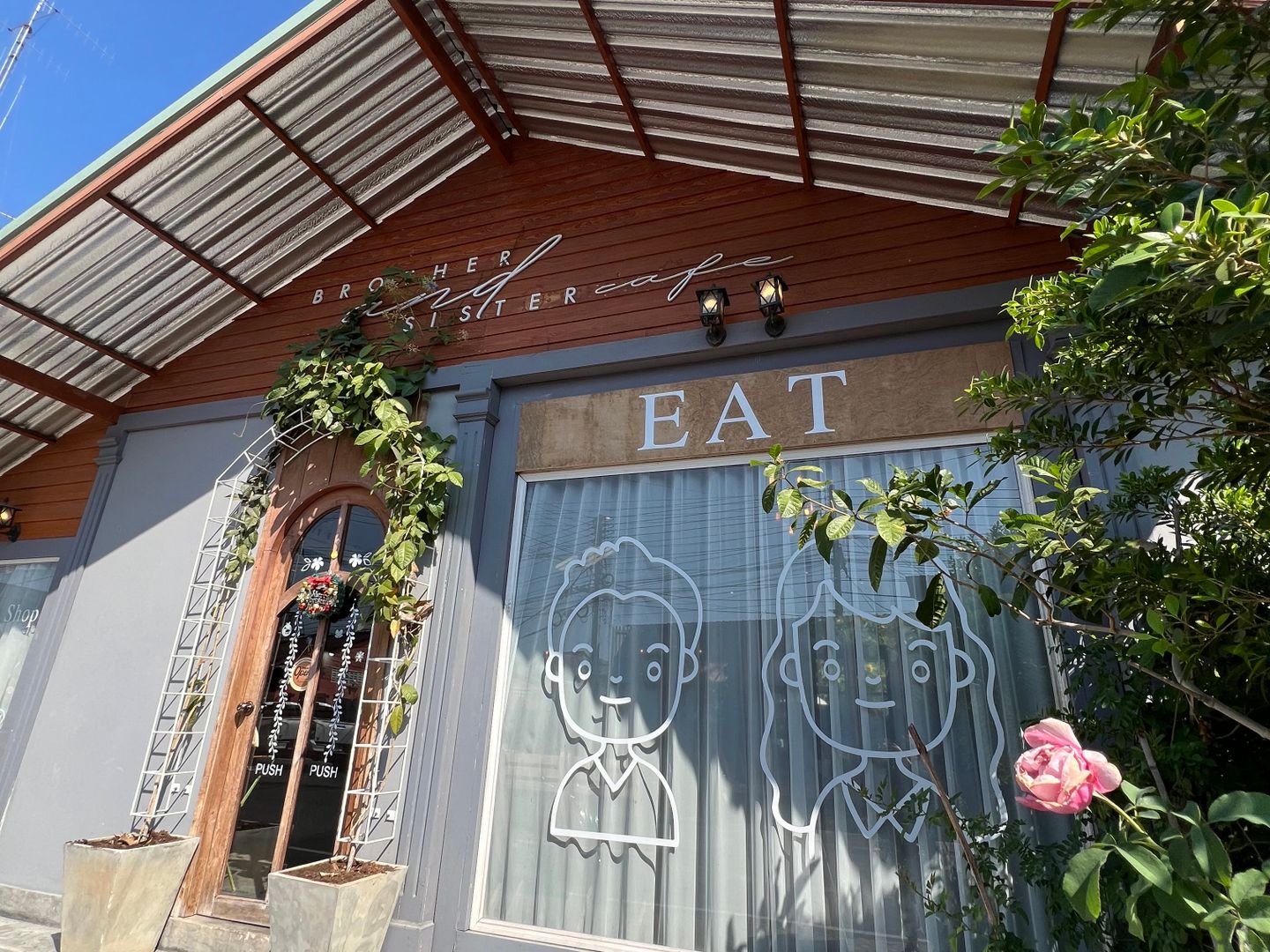 Brother and Sister cafe (Phetchaburi) | ดูข้อมูลที่เที่ยวบน TripNiceDay