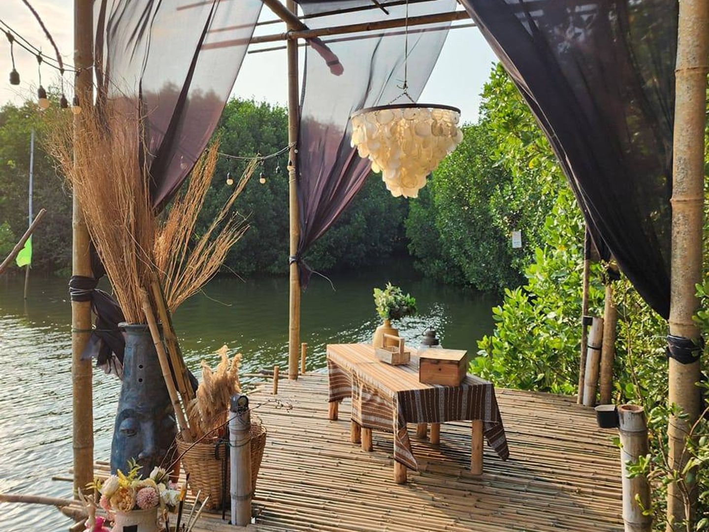 Taab cafe' ป่าชายเลนอ่างศิลา | ดูข้อมูลที่เที่ยวบน TripNiceDay