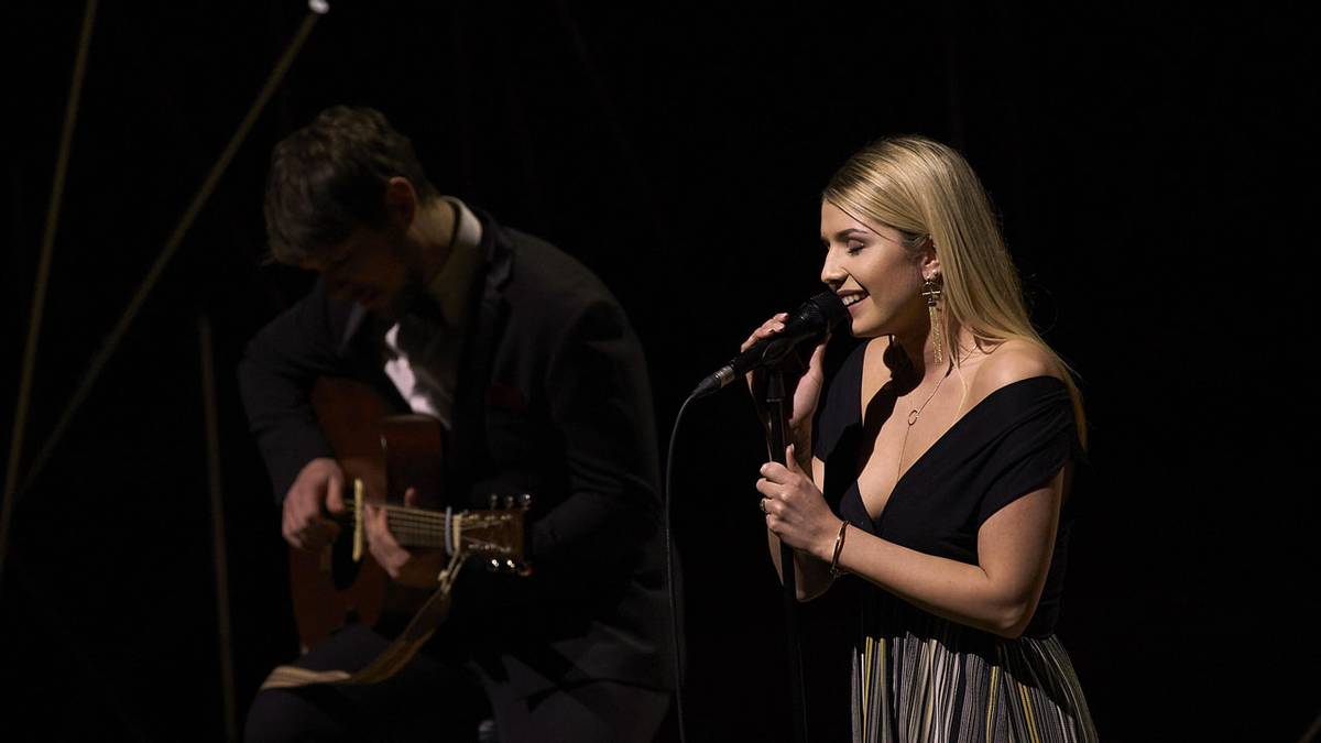 Mit YouTube zum Erfolg: Musikerin Nicole Cross im Interview