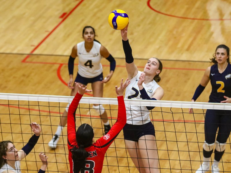 T-Birds sweep opening weekend in Winnipeg