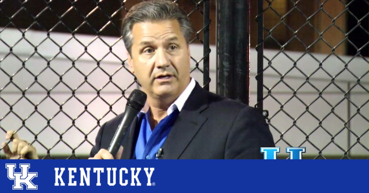 Coach Cal Addresses the Big Blue Madness Campers – UK Athletics