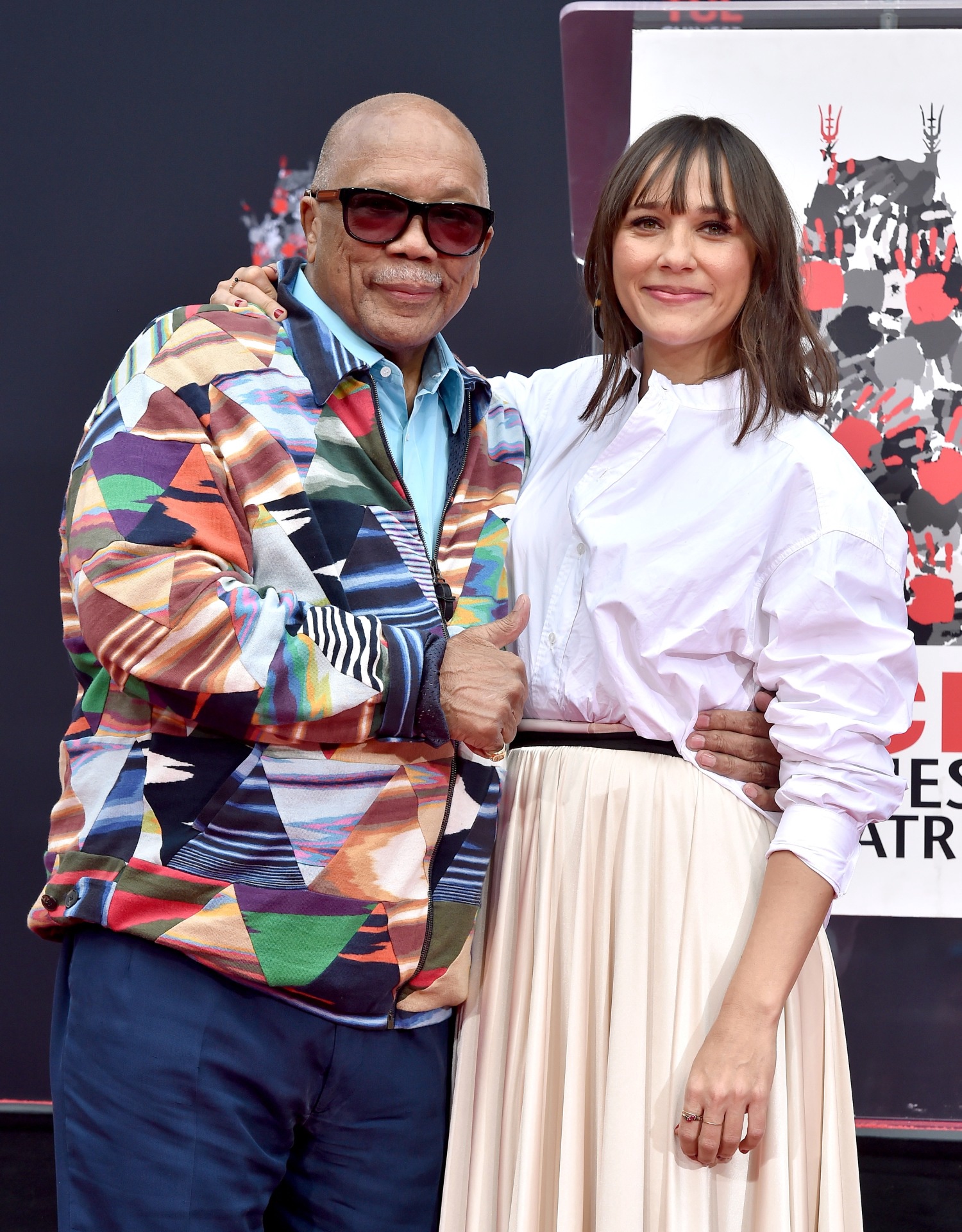 Particle News: Rashida Jones Honors Late Father Quincy Jones with ...