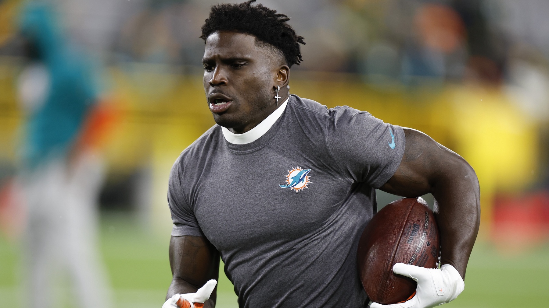 Particle News: Tyreek Hill Reaffirms Commitment to Dolphins, Apologizes for Trade Remarks
