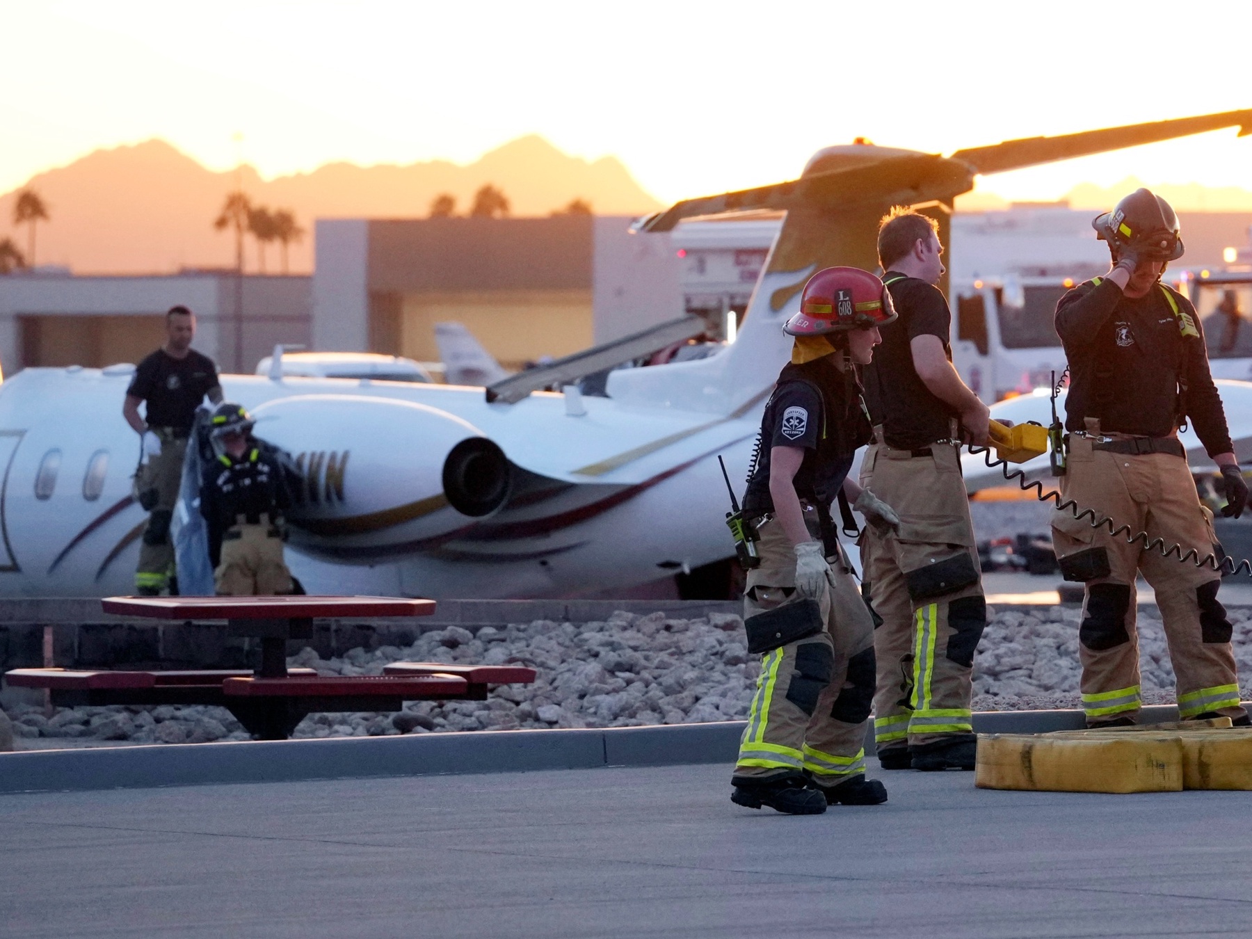 Particle News: Private Jet Owned by Vince Neil Crashes in Arizona ...