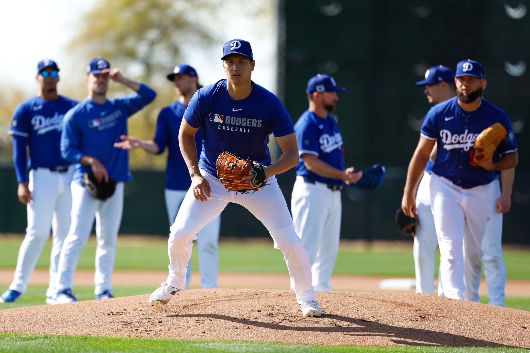 Particle News: Dodgers to Begin 2025 Season with Five-Man Rotation, Awaiting Ohtani's Return