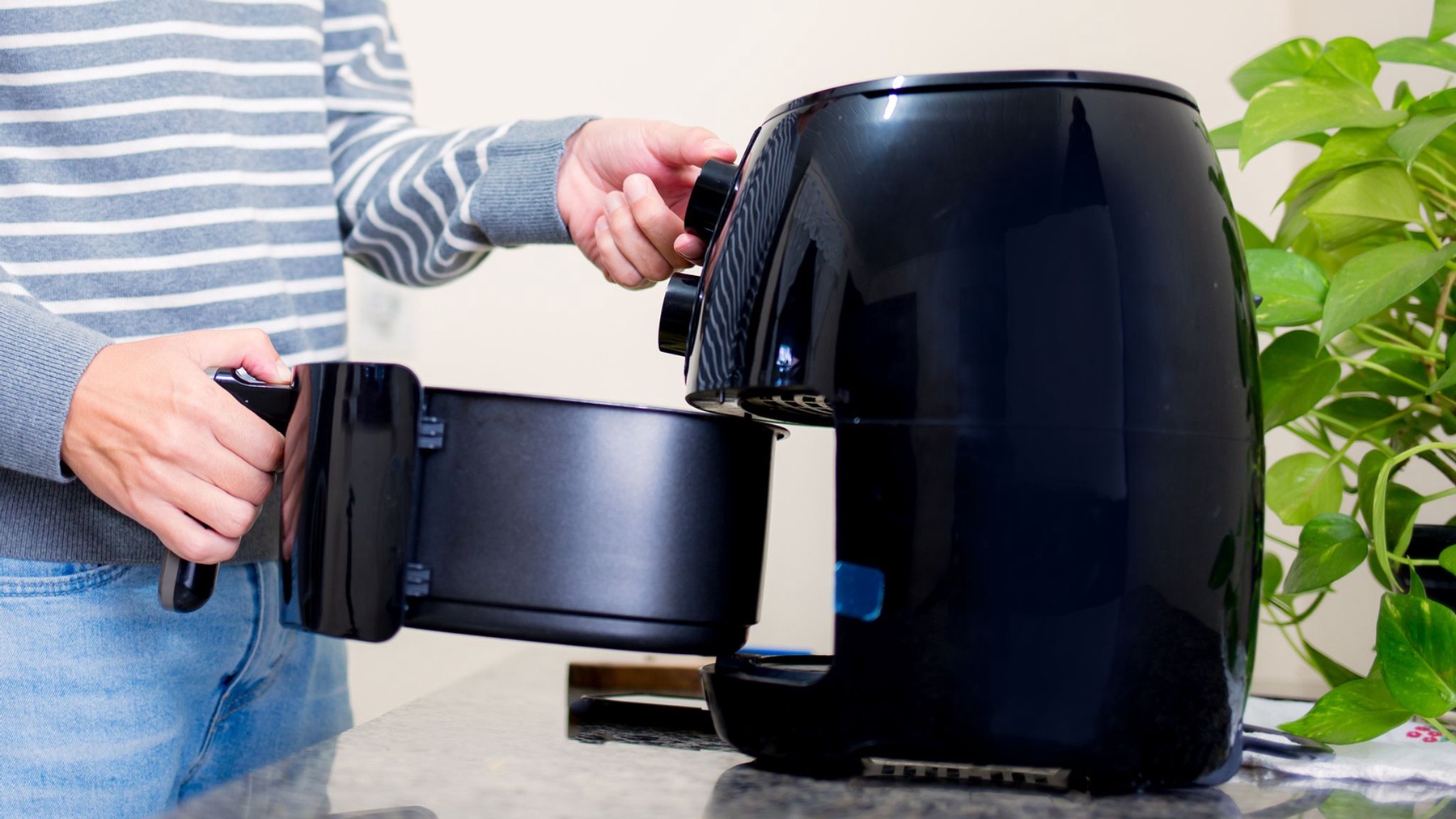 Particle News: Air Fryers Linked to Rising Home Fire Risks, Insurer Warns