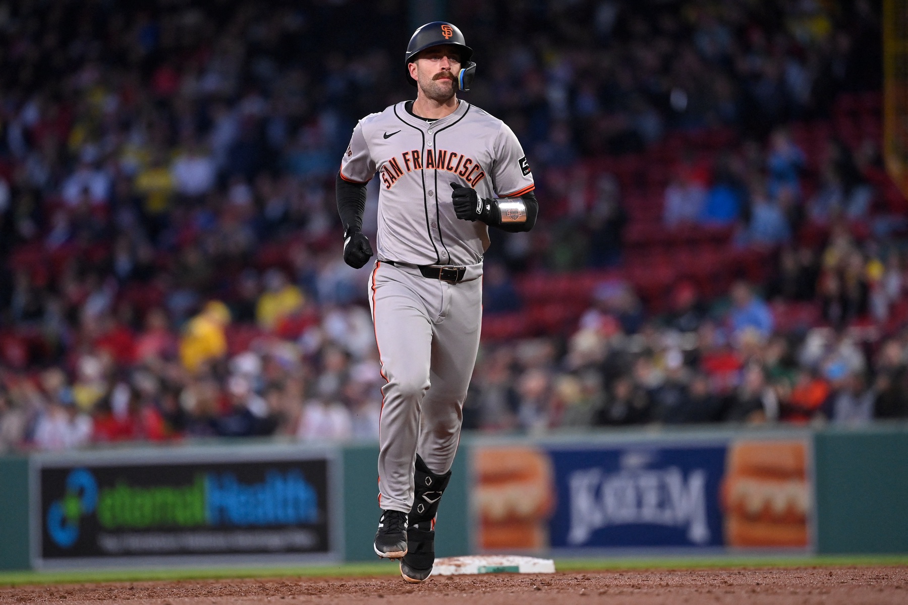 Particle News: Giants Catcher Tom Murphy Faces Extended Recovery for ...