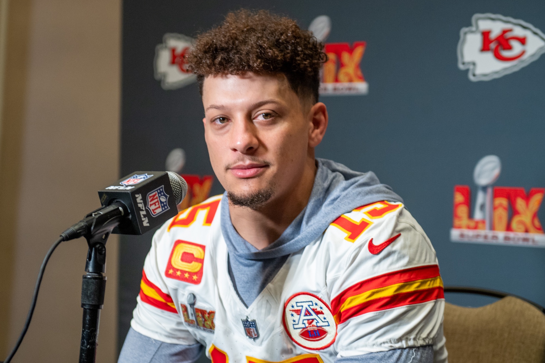 Particle News: Patrick Mahomes Reveals New Haircut After Super Bowl Loss