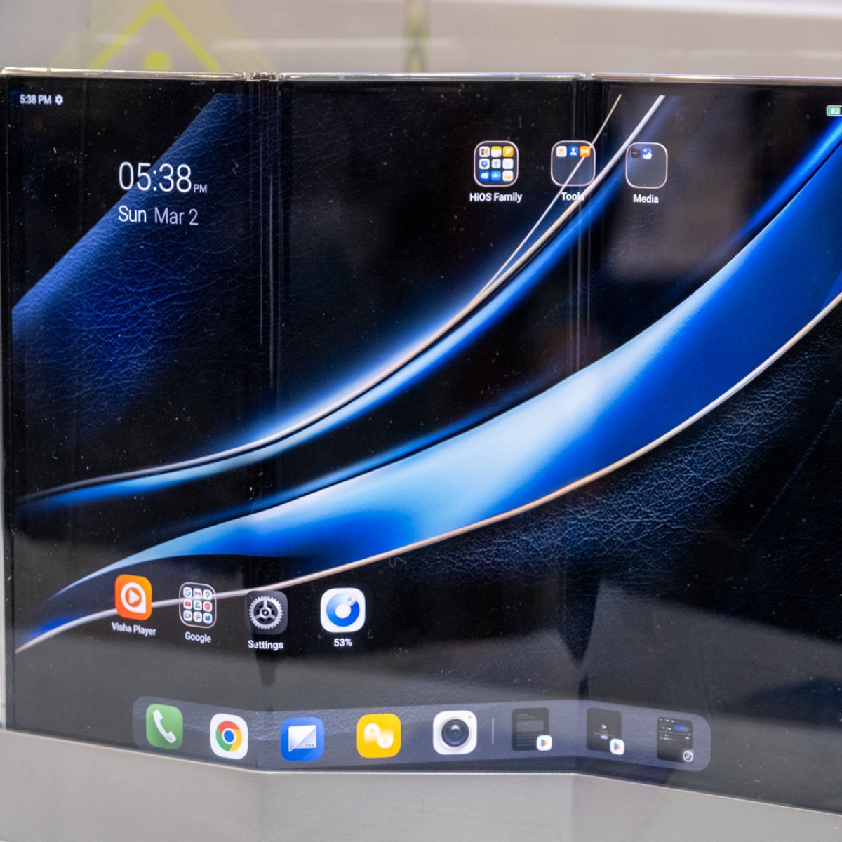 Particle News: Tecno Unveils World's Thinnest Phone and Tri-Fold Concept at MWC 2025