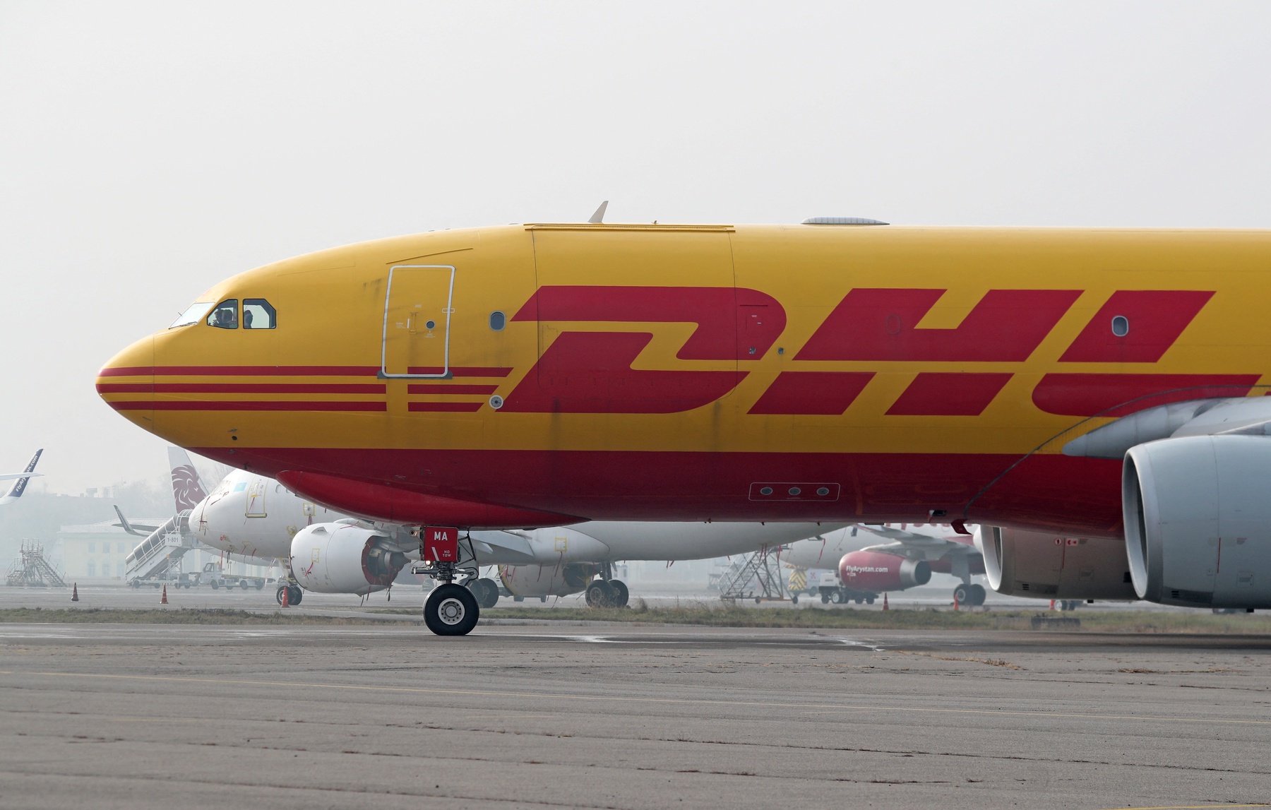 Particle News: DHL to Cut 8,000 Jobs as Part of €1 Billion Cost-Saving Plan