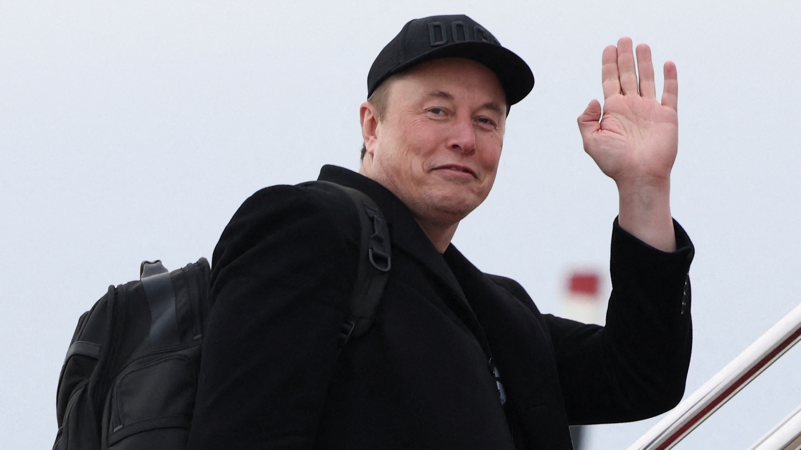 Particle News: NASA Veteran and Elon Musk Clash Over Mars Mission Timelines