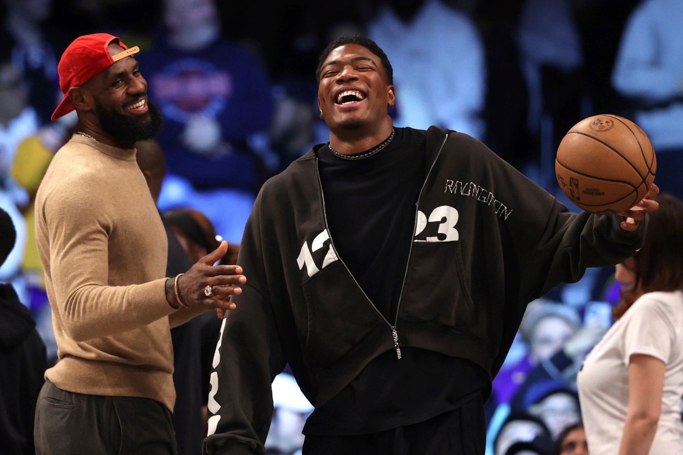 Particle News: LeBron James and Rui Hachimura Return as Lakers Face Bulls