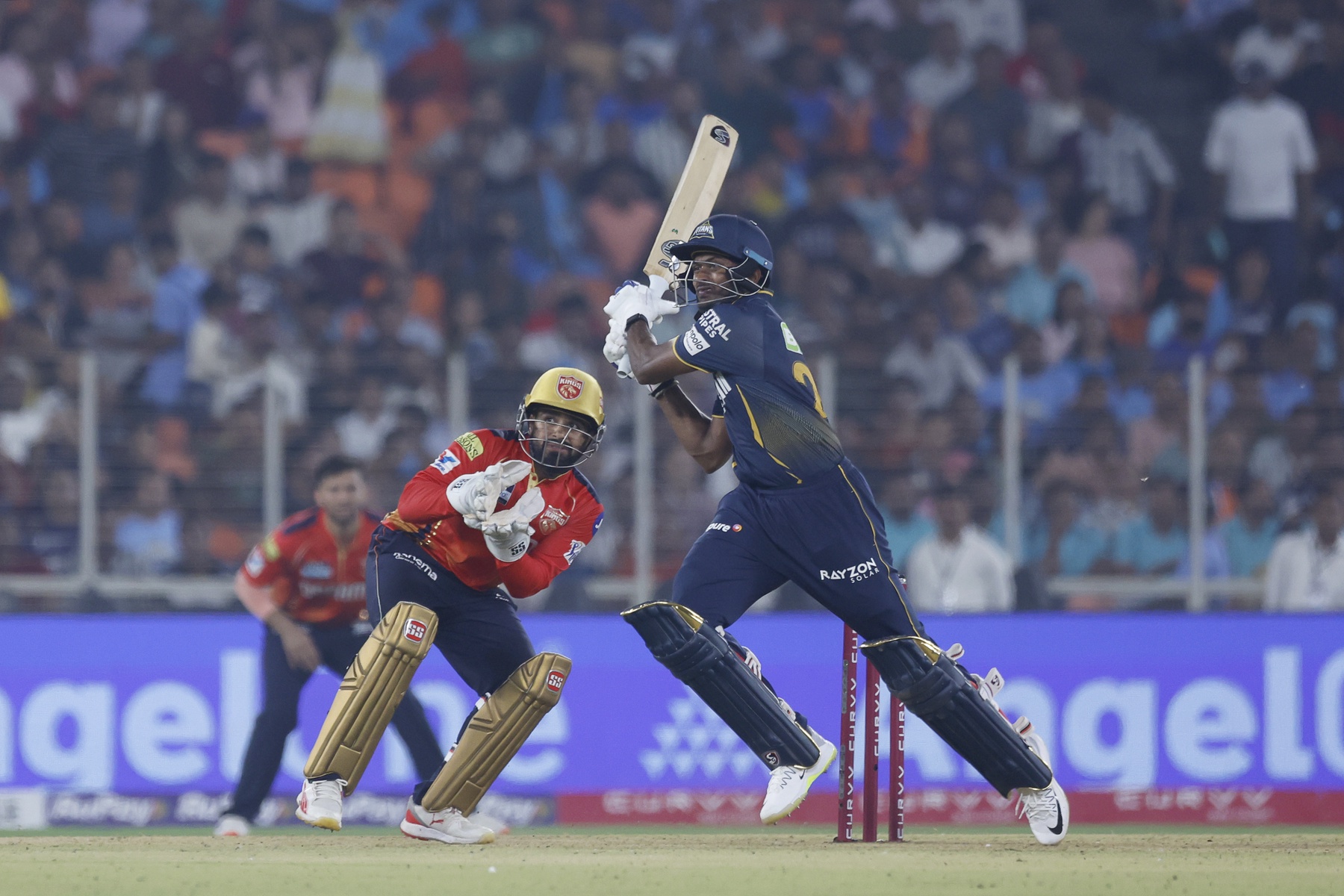 Particle News: IPL 2025 Sets Historic Viewership Records with JioStar's Innovative Broadcasts