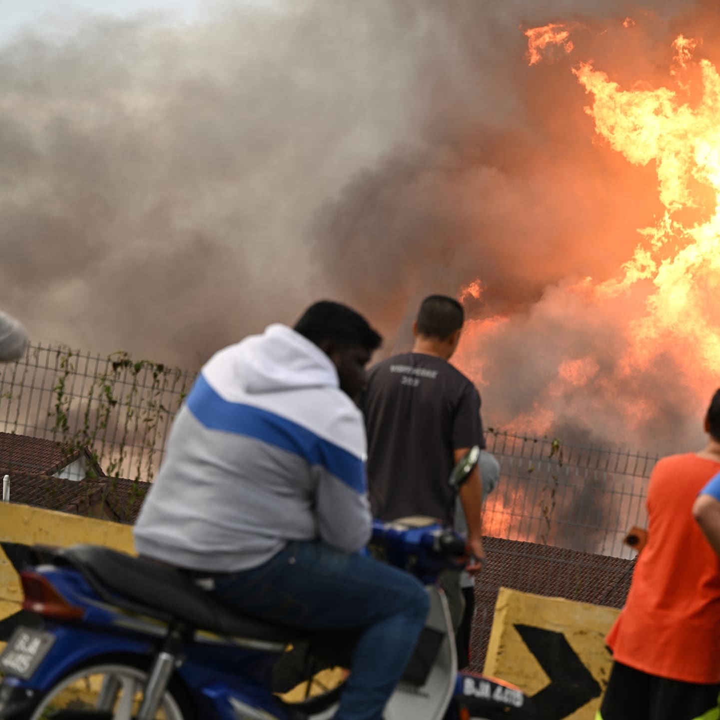 Particle News: Petronas Gas Pipeline Explosion in Malaysia Injures Over ...