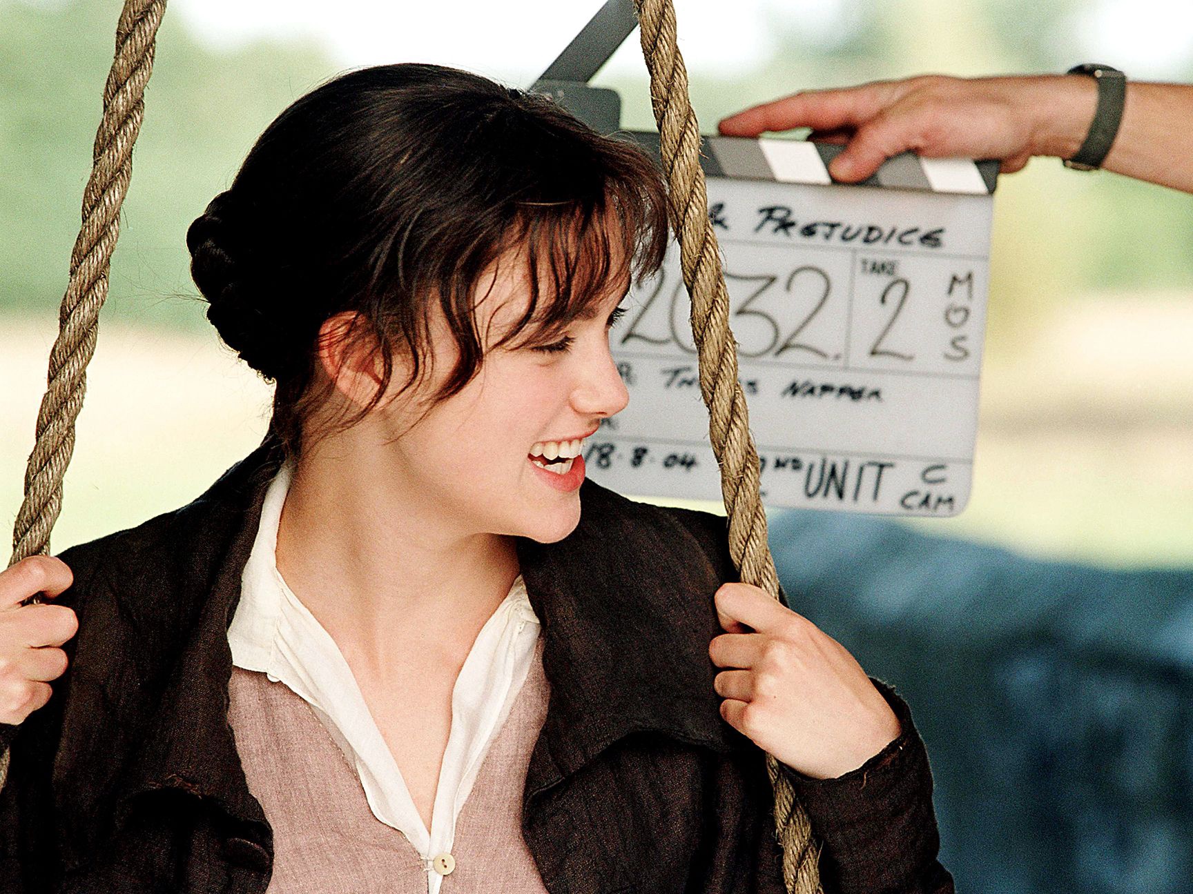 Particle News: Joe Wright Confirms Iconic 'Pride & Prejudice' Hand Flex Was Unscripted