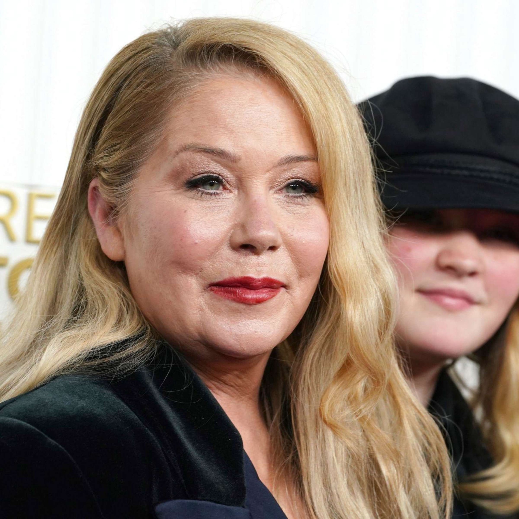 Particle News: Christina Applegate Opens Up About Father’s Death on Podcast