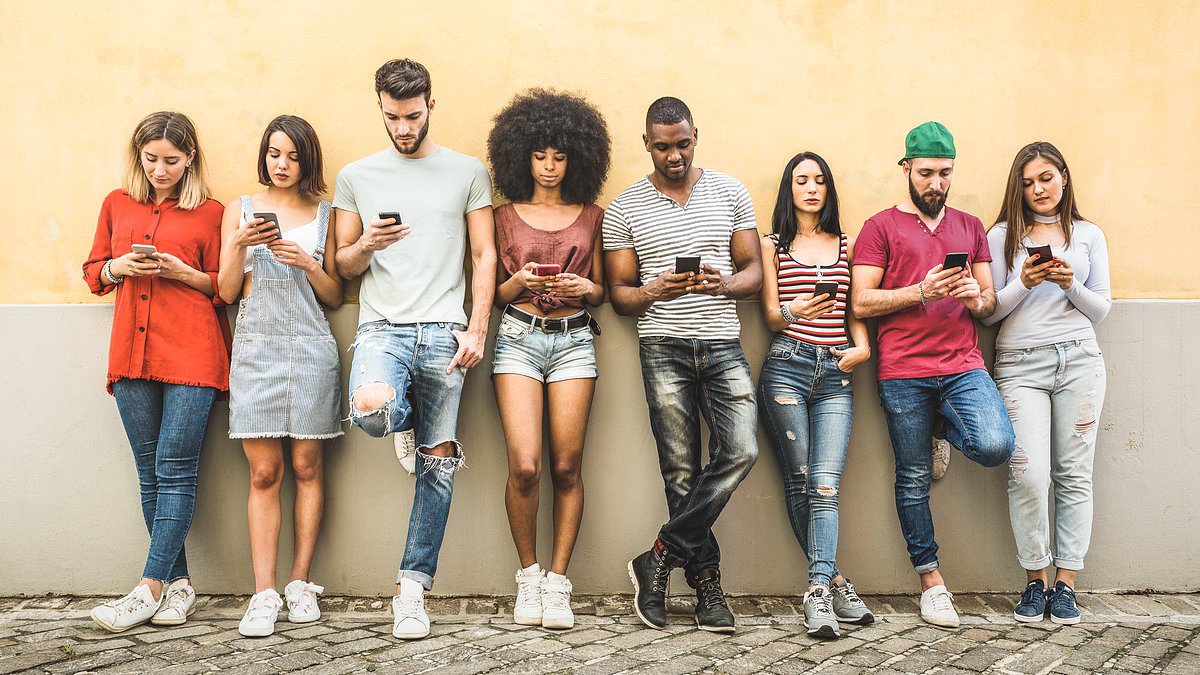 Particle News: Coca-Cola Adapts 'Share a Coke' Campaign for Gen Z with ...