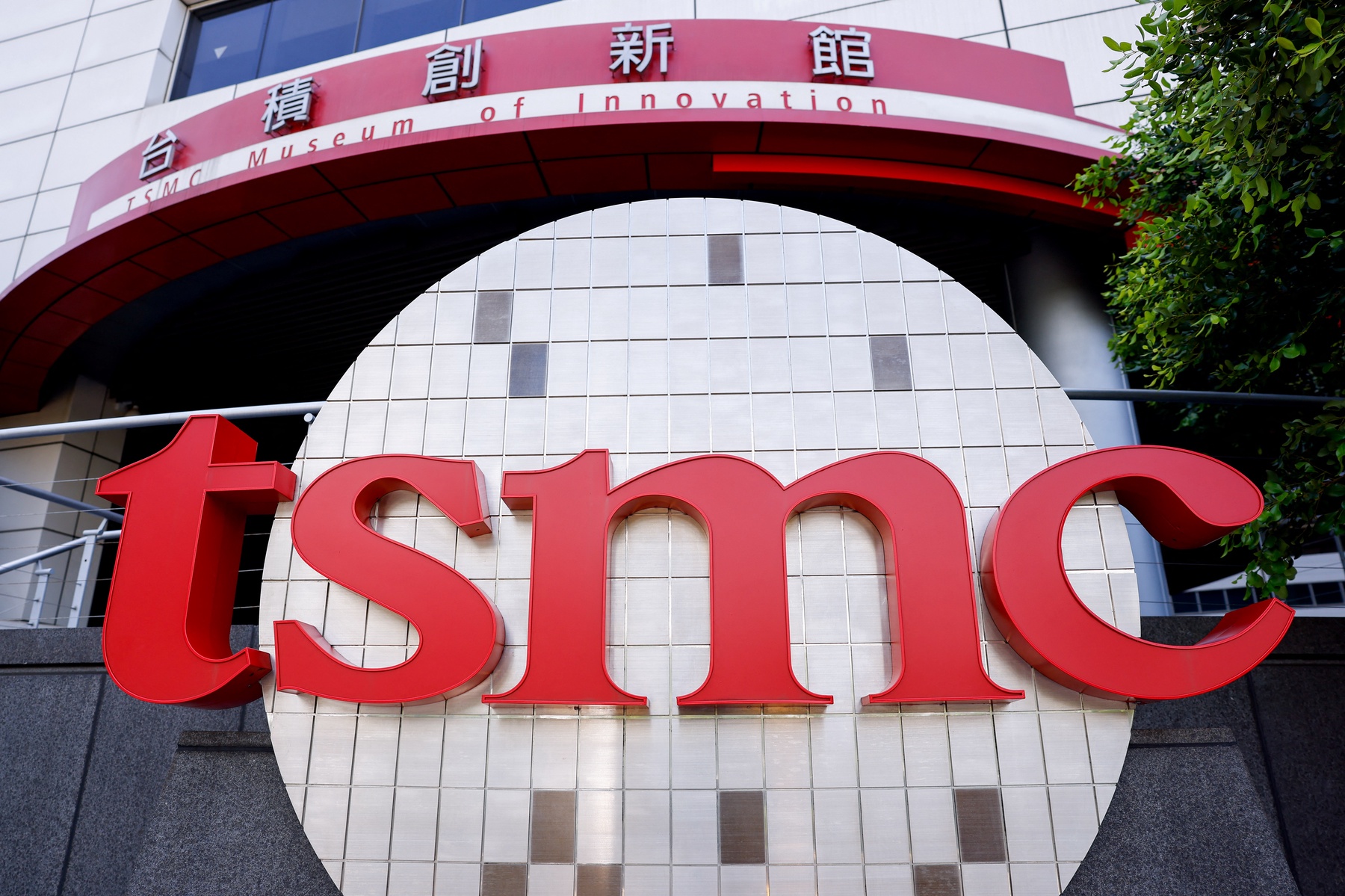 Particle News: TSMC Sees AI Chip Demand Outpacing Supply Despite U.S. Tariff Headwinds