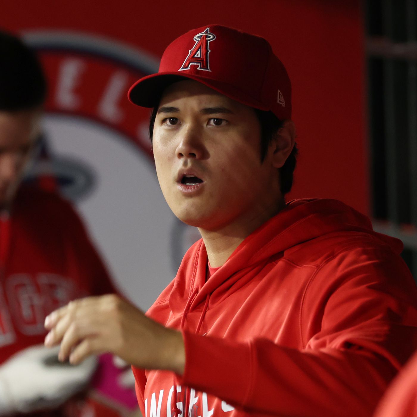 Particle News: Shohei Ohtani Signs Record-Breaking $700 Million Deal with LA Dodgers