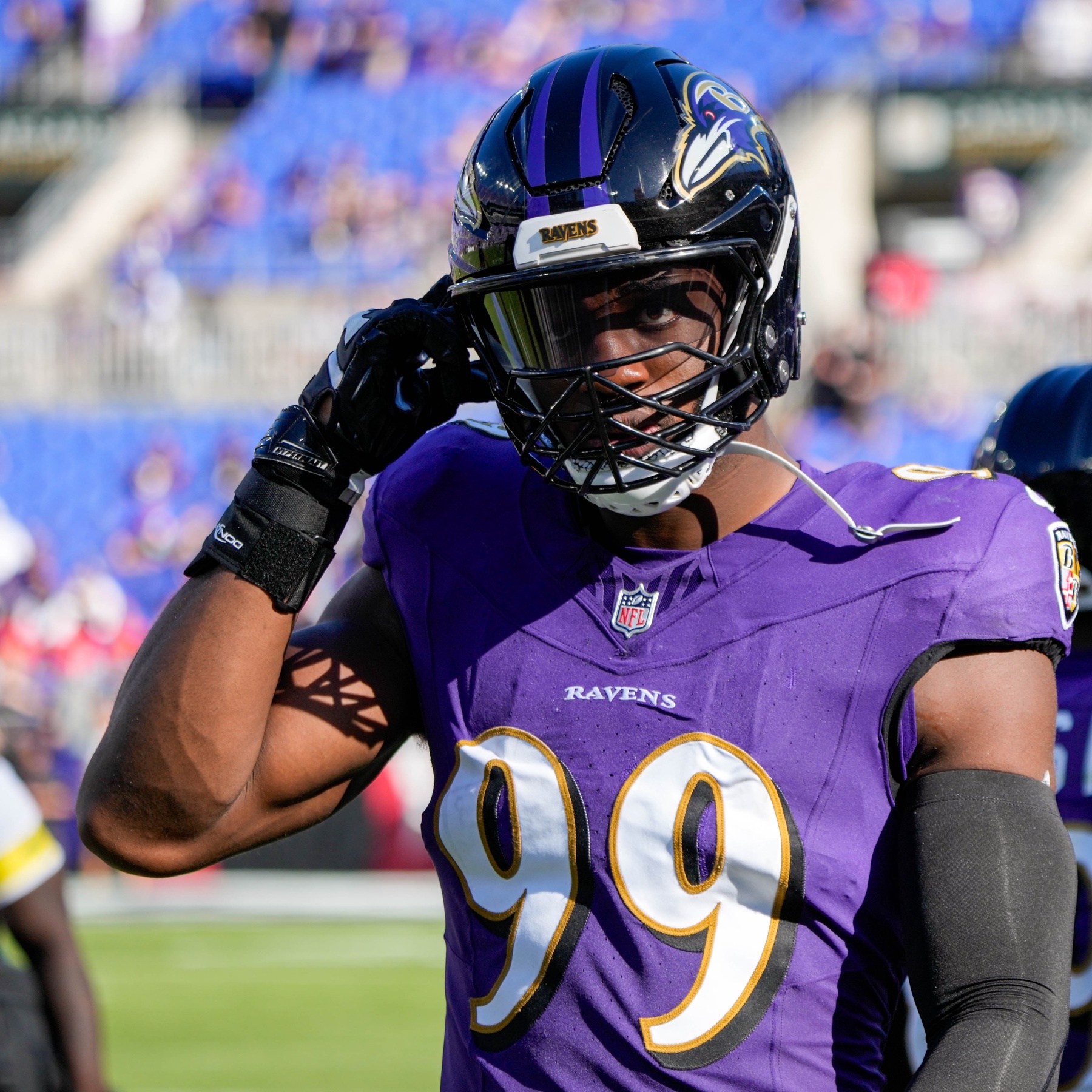 Particle News: Ravens Trade Odafe Oweh to Chargers for Alohi Gilman and 2026 Fifth-Round Pick
