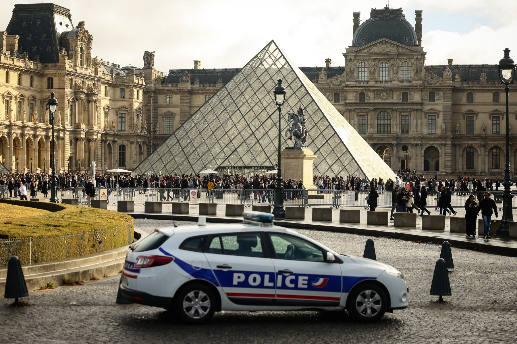 Particle: Two Louvre Heist Suspects Partially Admit Role as Hunt for ...