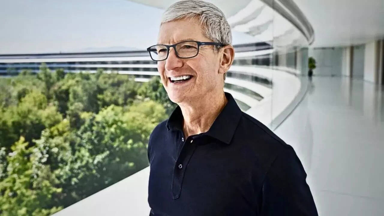 Particle News: Apple Accelerates CEO Succession Planning With John ...