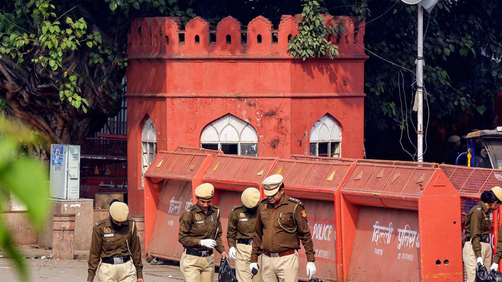 Particle News: NIA Tracks Foreign Handlers and Encrypted Guides in Red Fort Blast Investigation