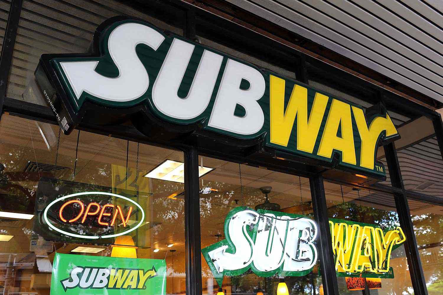 Particle News: Subway Announces Switch to Pepsi Products Starting 2025