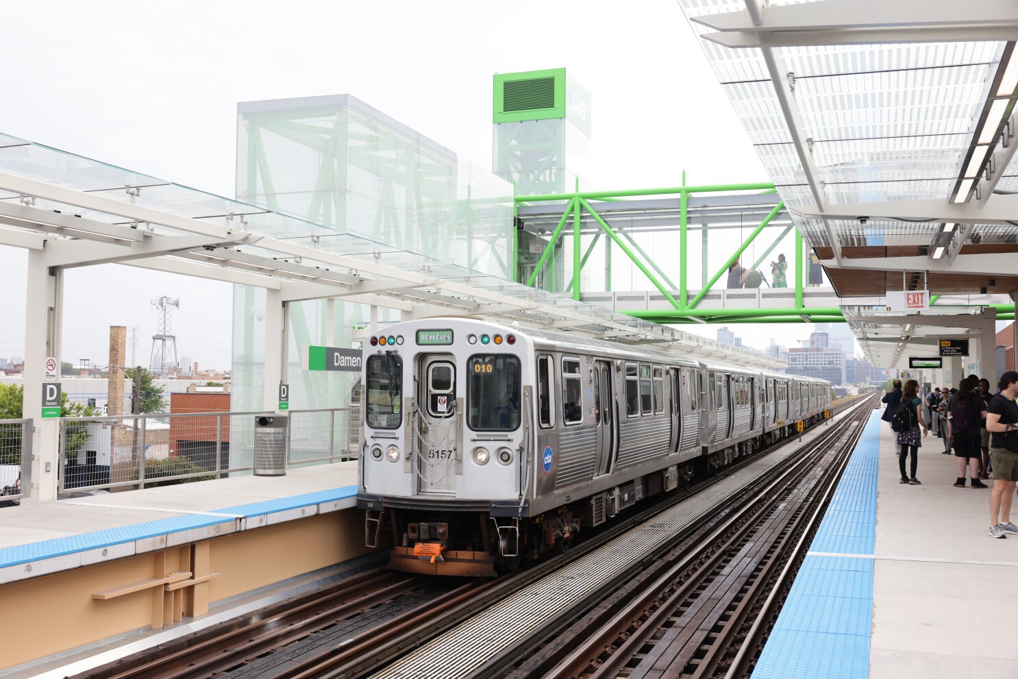 Particle News: Chicago Opens Long-Awaited Damen Green Line Station