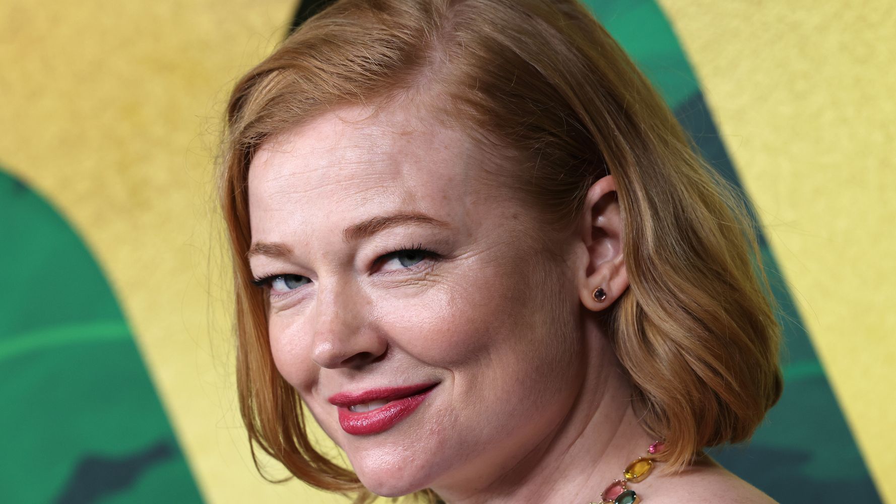 Particle News: Sarah Snook Reveals Early Career Body Shaming and ...