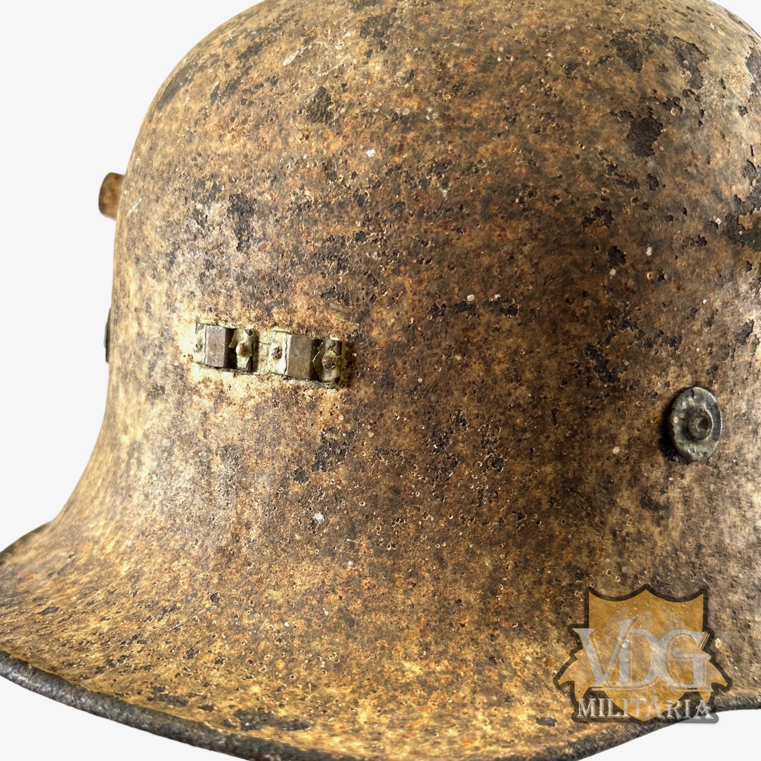Irish M1927 White Painted Vickers Helmet, complete with Liner ...