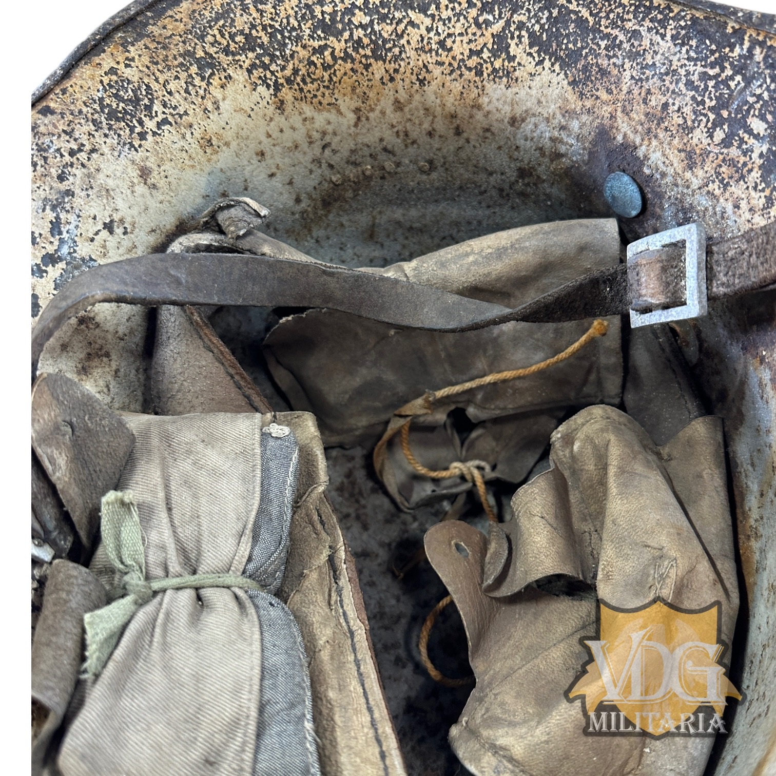 Irish M1927 White Painted Vickers Helmet, complete with Liner ...