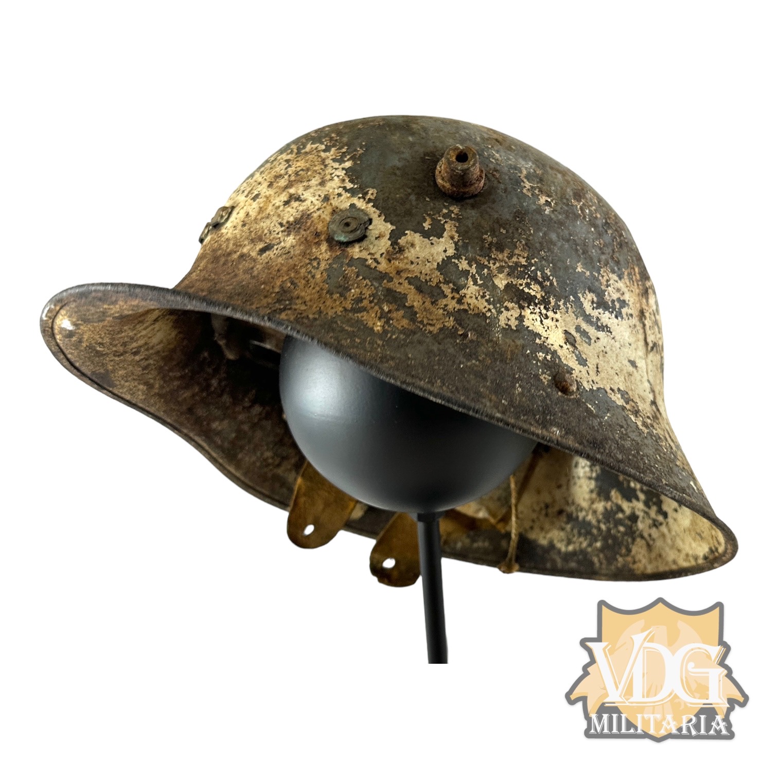 Irish M1927 White Painted Vickers Helmet, Complete with Liner | VDG ...