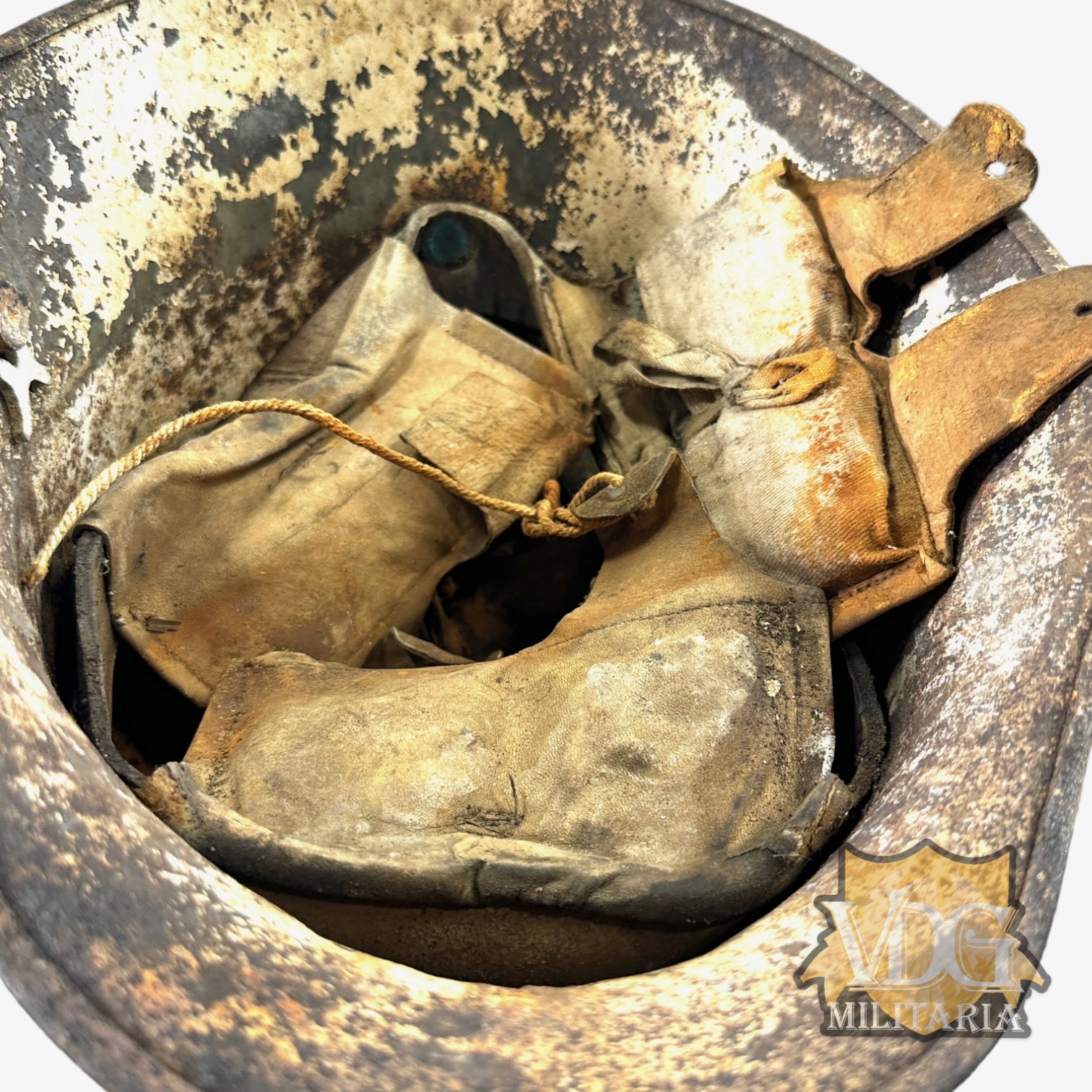 Irish M1927 White Painted Vickers Helmet, Complete with Liner | VDG ...
