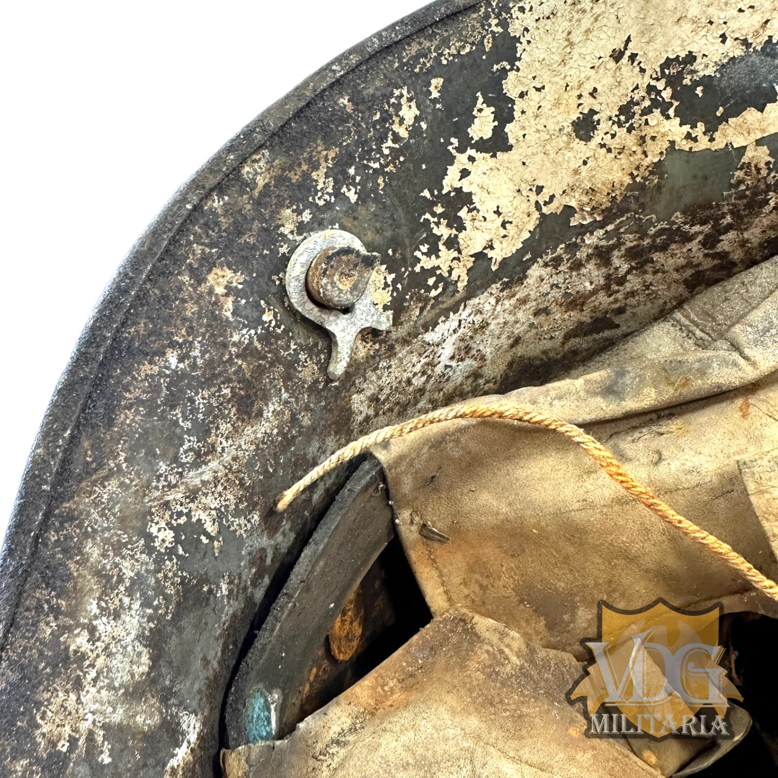 Irish M1927 White Painted Vickers Helmet, Complete with Liner | VDG ...