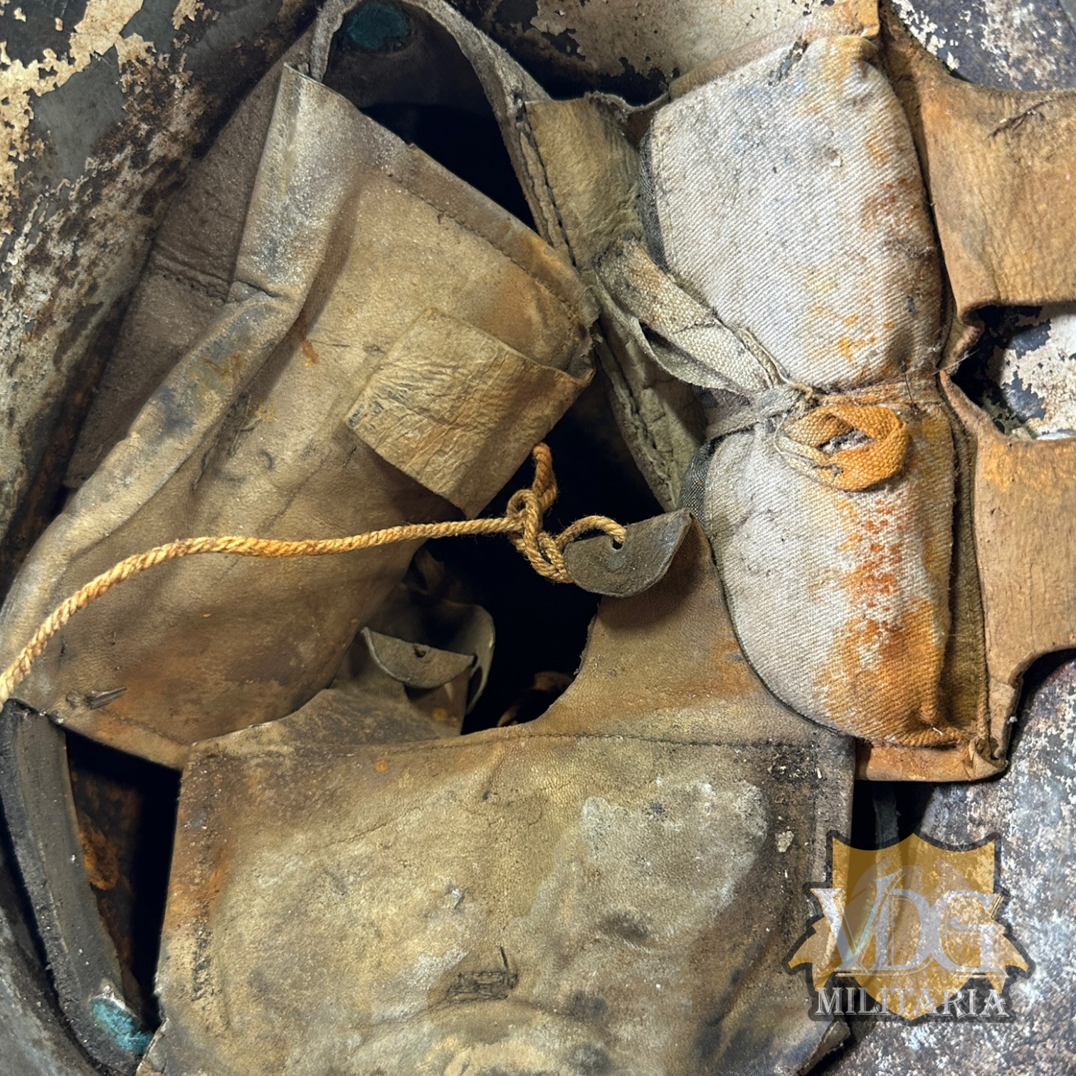 Irish M1927 White Painted Vickers Helmet, Complete with Liner | VDG ...