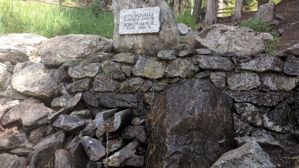 La sorgente dell'Adige, almeno così dicono - Viaggi e Ritratti