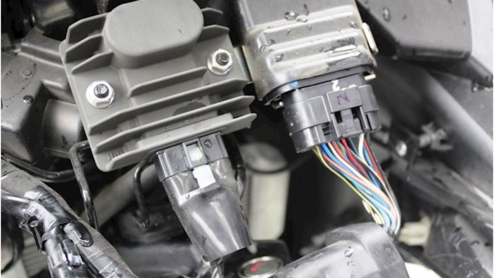 ECM xe máy là gì? Sự khác nhau của hệ thống ECM và ECU