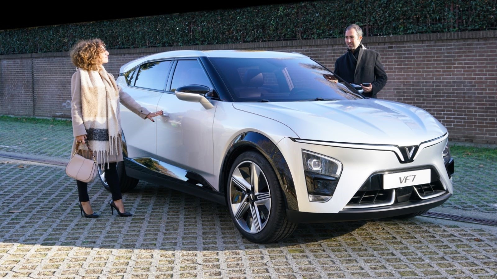 Hình ảnh VF 7 được hé lộ mang phong cách mạnh mẽ, khỏe khoắn