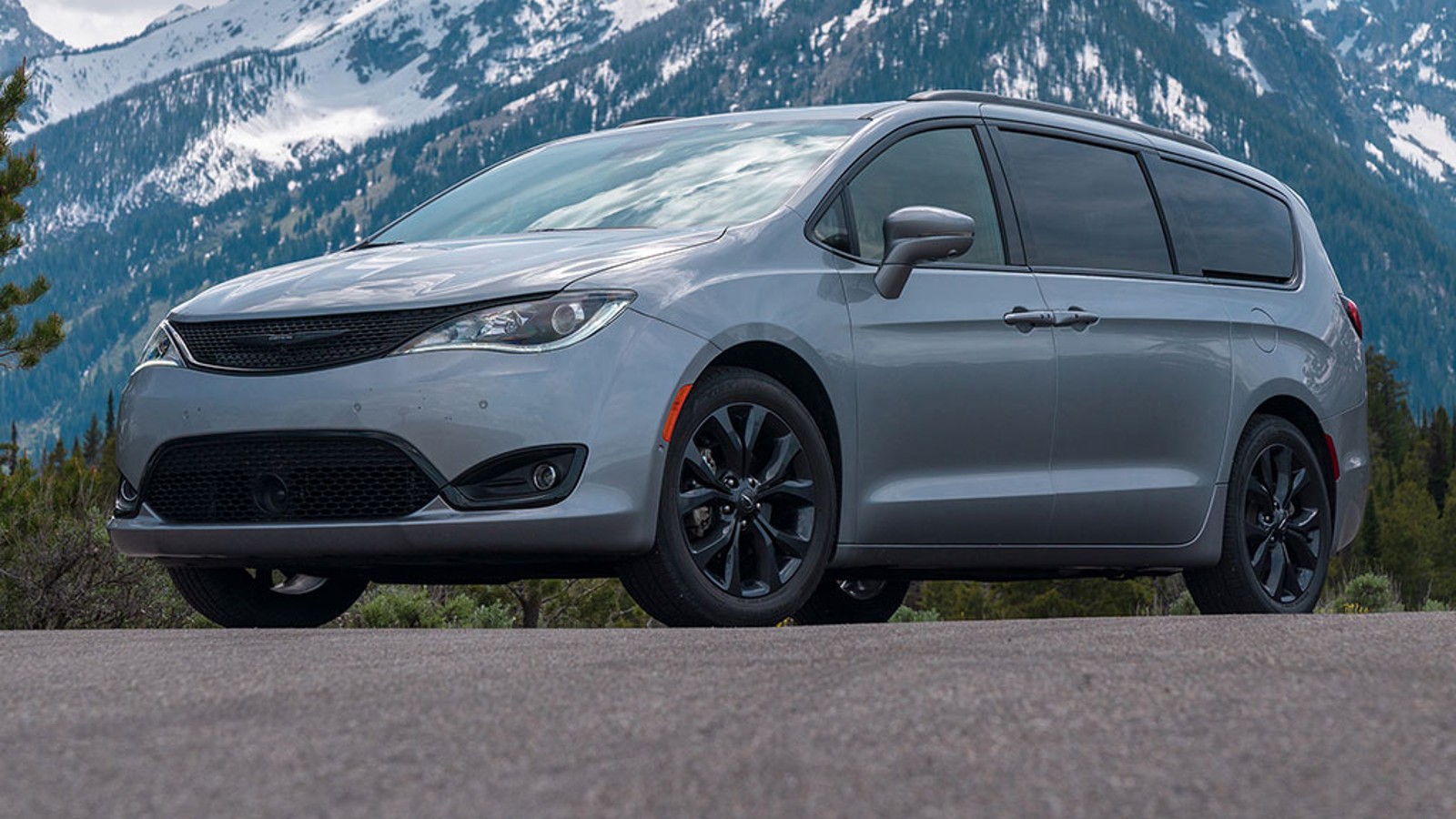 Minivan là gì? Đặc điểm và các dòng xe minivan hiện nay