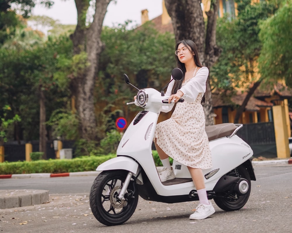 Top 6 dòng xe máy điện pin Lithium tốt nhất hiện nay