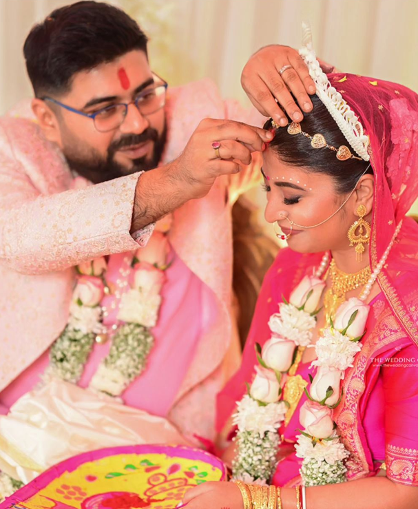 Durga actress Sandipta Sen ties the knot with Hoichoi CEO Soumya ...